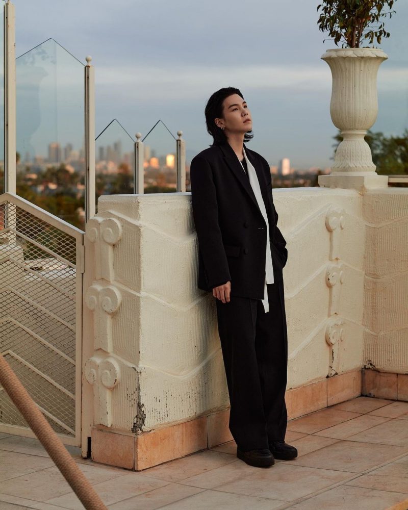 SUGA SE CONVIERTE EN EMBAJADOR DE VALENTINO